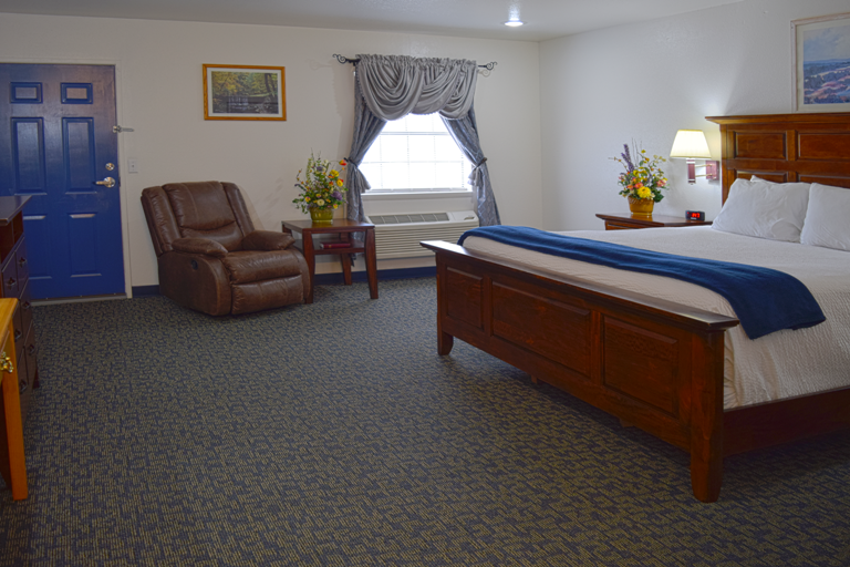 Deluxe King | Sun Country Inn ~ Motel in Mena Arkansas